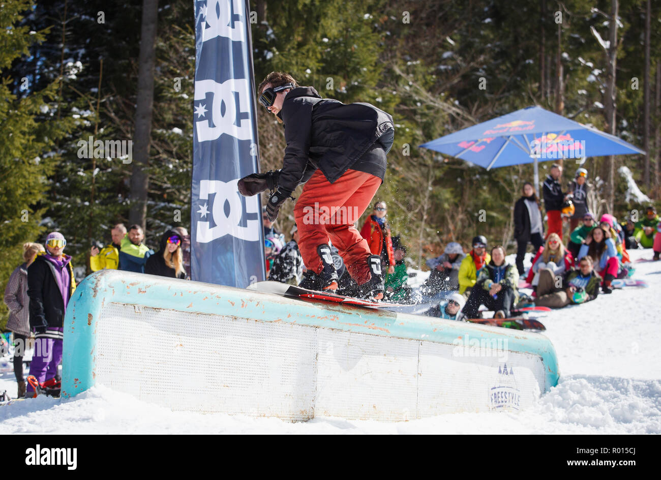 Snowboarder grinding rail hi-res stock photography and images - Alamy
