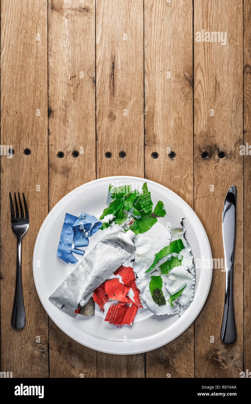 Crisp packet waste hi-res stock photography and images - Alamy