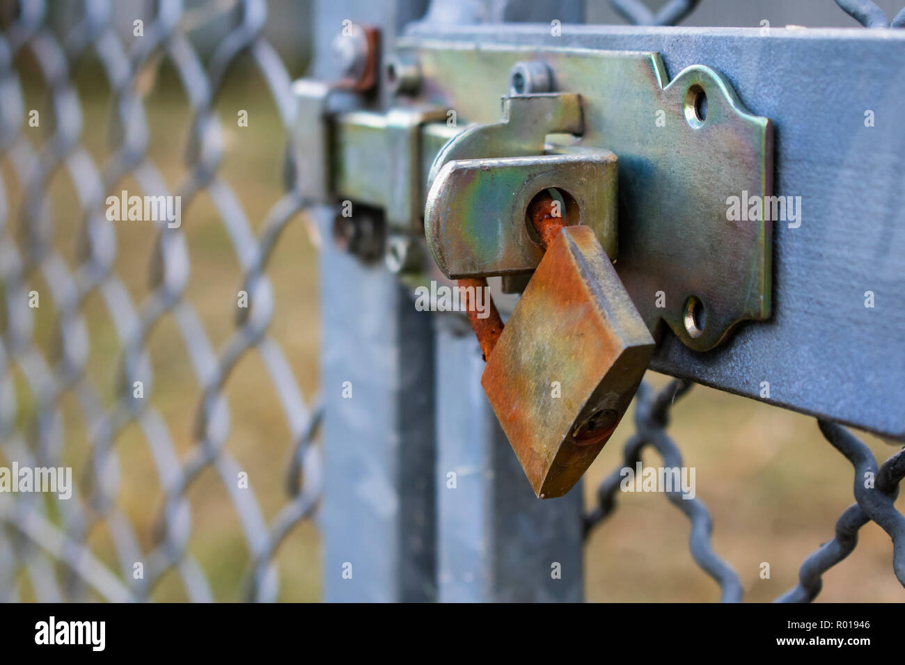 Old rust lock Stock Photo - Alamy