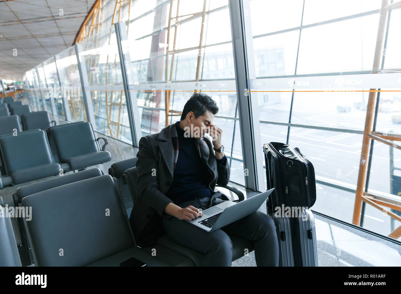 Business man at the airport Stock Photo - Alamy