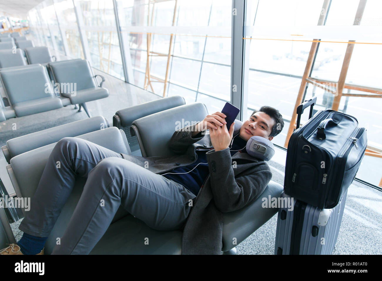 Business man at the airport Stock Photo - Alamy