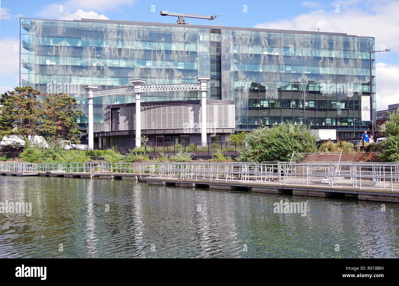 Kings Place, home of the Guardian newspaper viewed across the Regent’s ...
