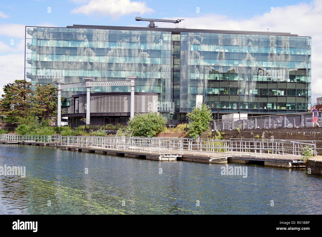Kings Place, home of the Guardian newspaper viewed across the Regent’s ...