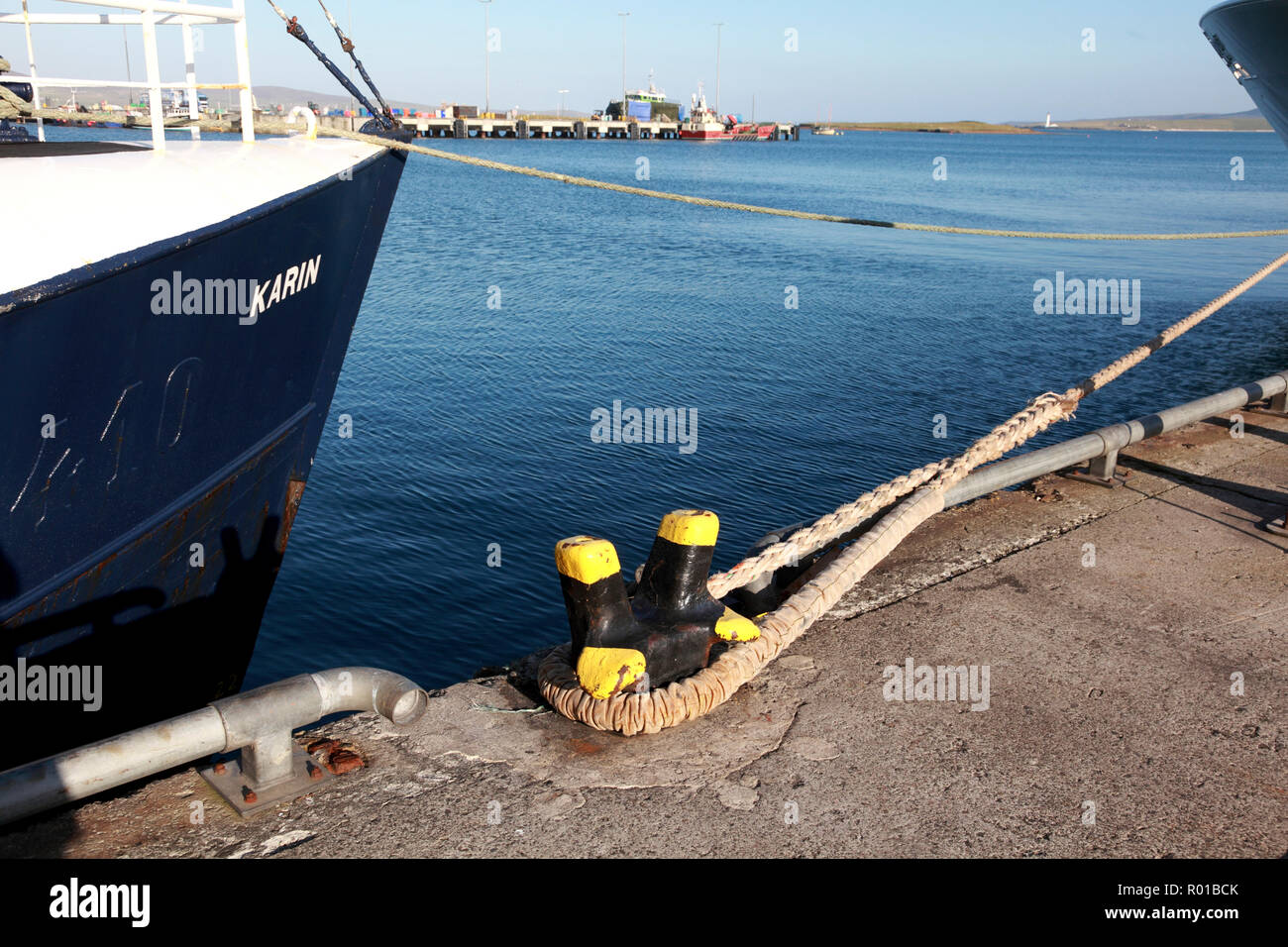Ship capstan rope hi-res stock photography and images - Alamy