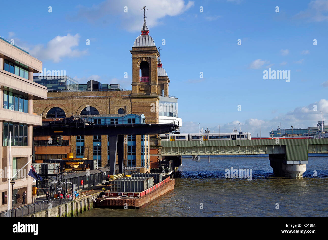 Transferring barges hi-res stock photography and images - Alamy