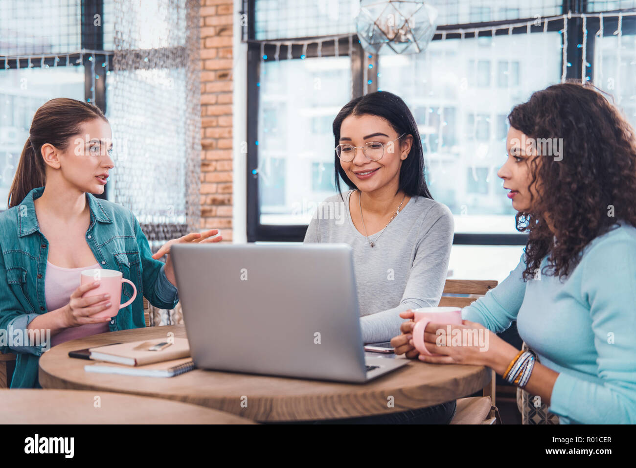 Work planning hi-res stock photography and images - Alamy