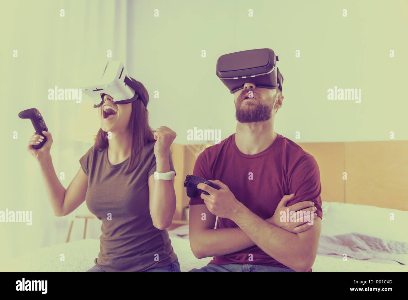 Friends winning computer hi-res stock photography and images - Alamy