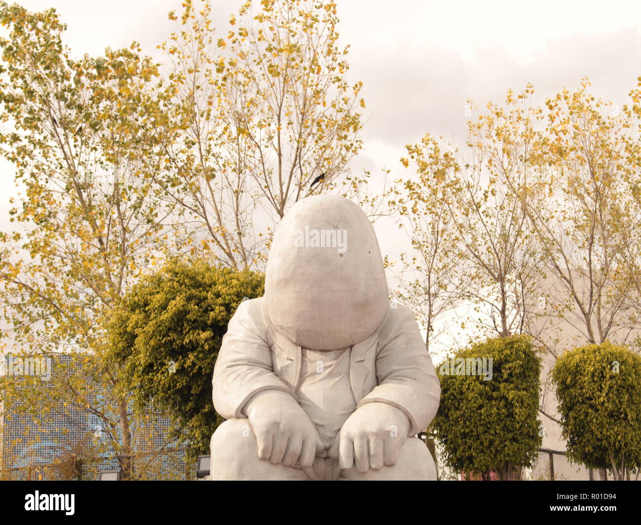 Faceless sculpture hi-res stock photography and images - Alamy