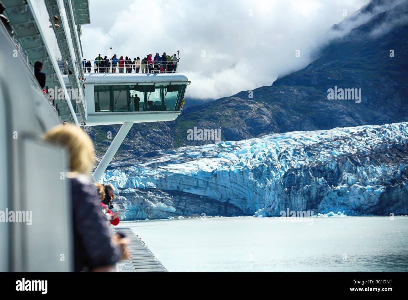 Cruise passenger tip hi-res stock photography and images - Alamy