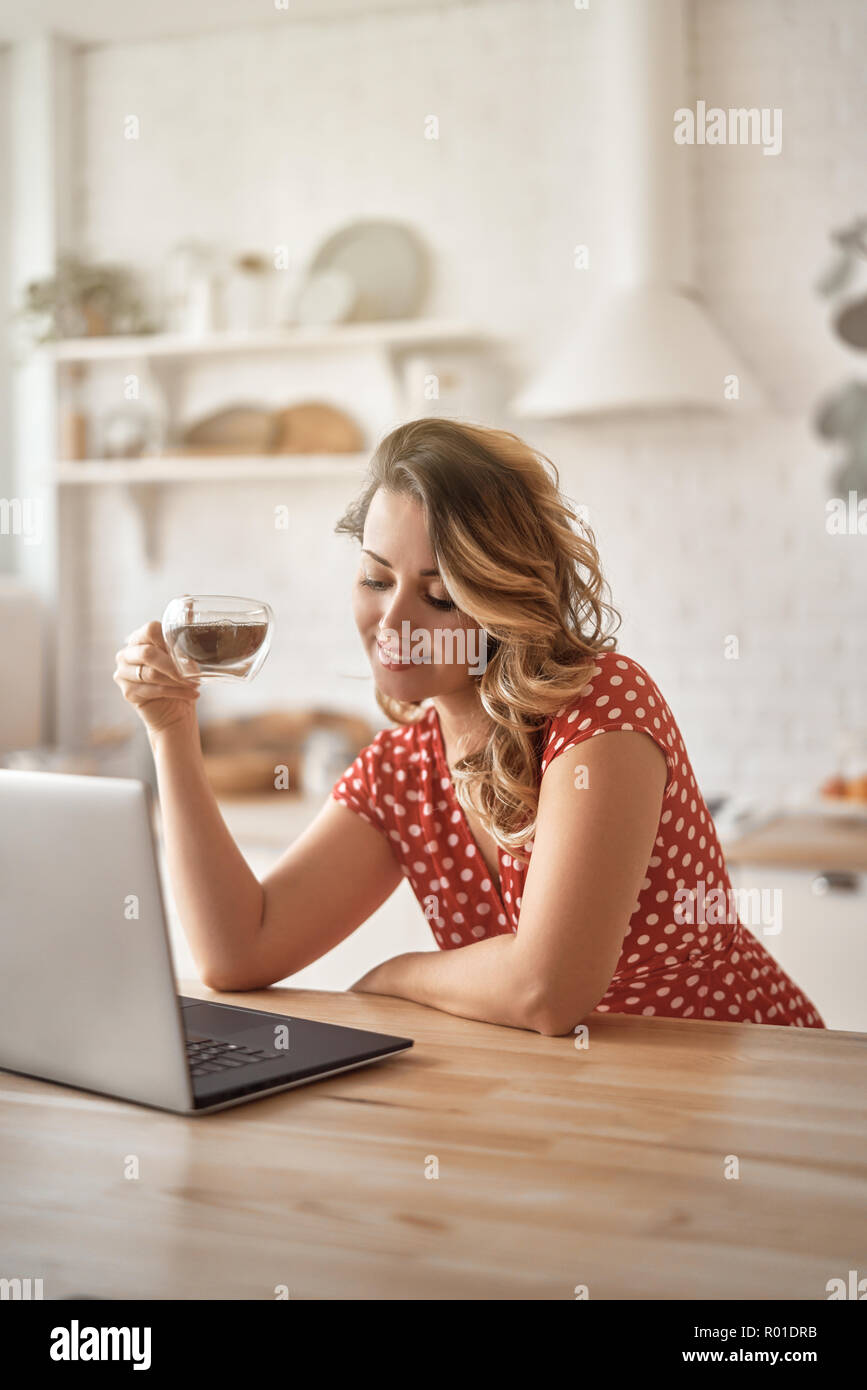 Happy computer hi-res stock photography and images - Alamy