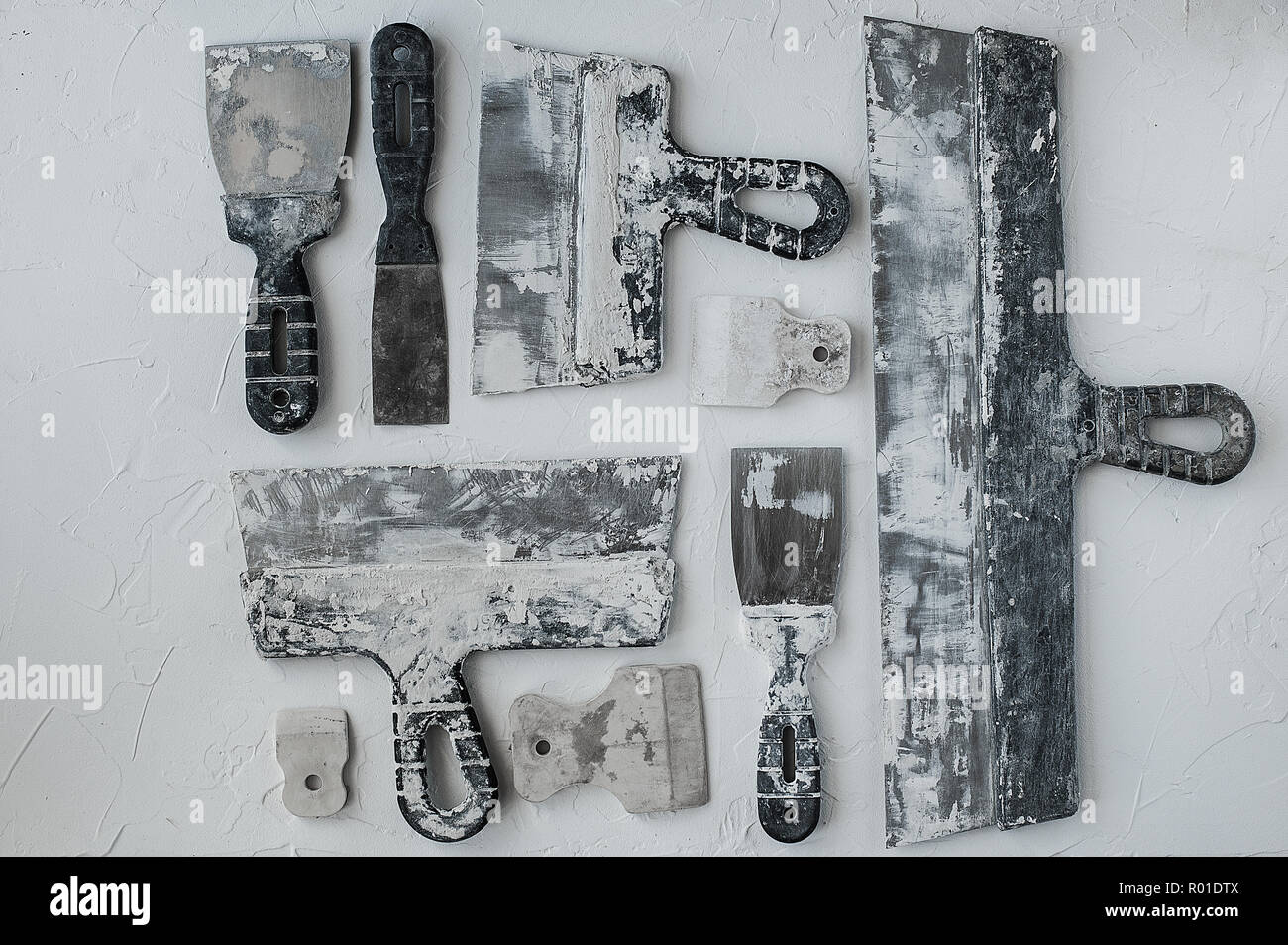 Kit of putty knives. Spatulas with the remaining mortar. Gastarbeiter ...