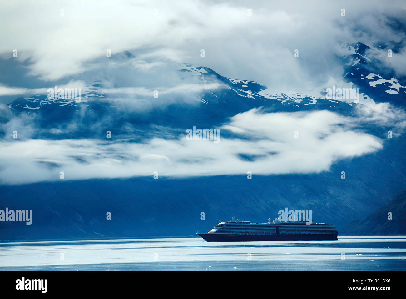 Alaska snow mountain Stock Photo - Alamy