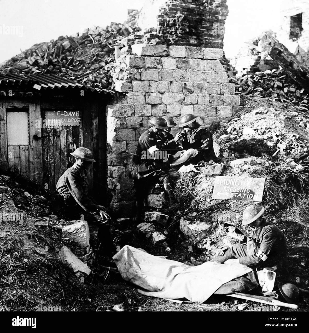 Aid during war hi-res stock photography and images - Alamy