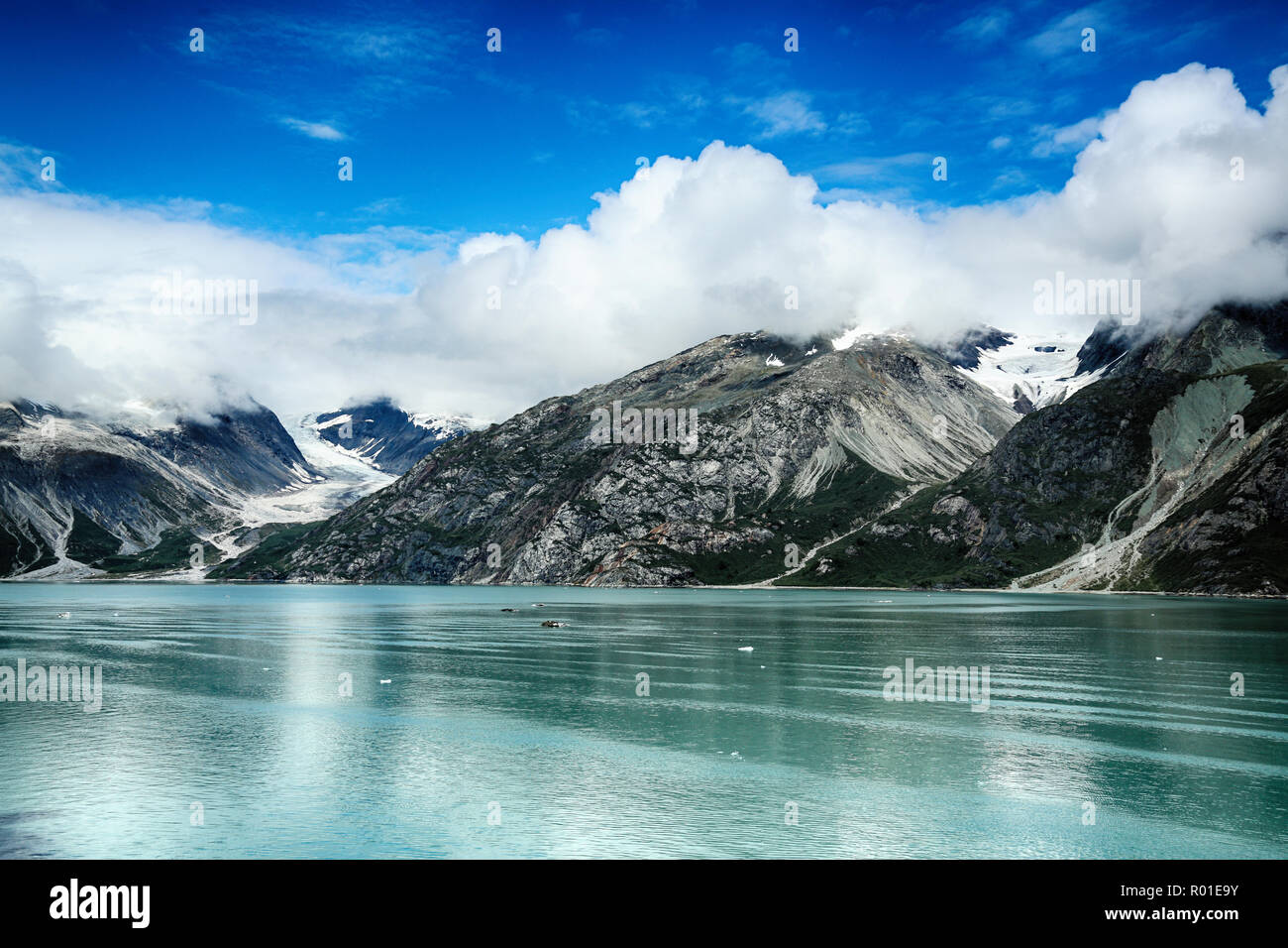 Alaska snow mountain Stock Photo - Alamy