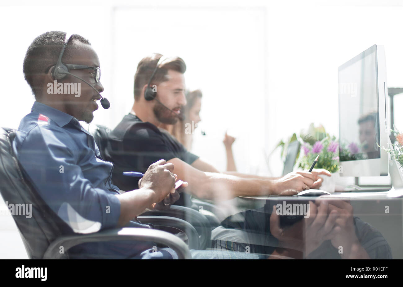 Multinational call center office hi-res stock photography and images ...