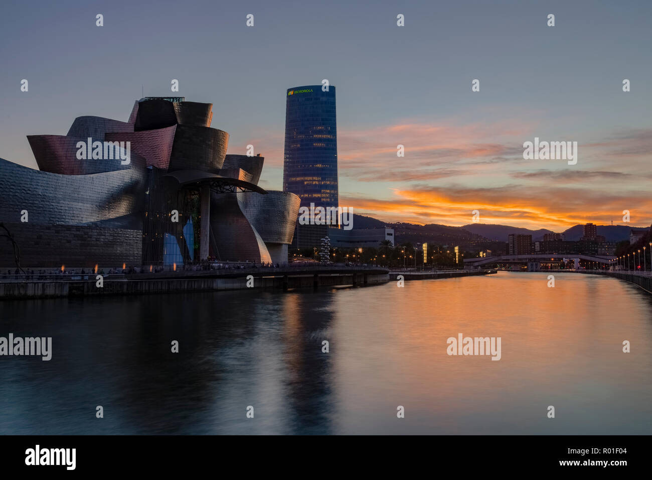 Guggenheim museum bilbao baskenland spanien hi-res stock photography ...