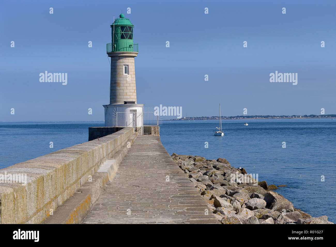 Dam jetty hi-res stock photography and images - Alamy