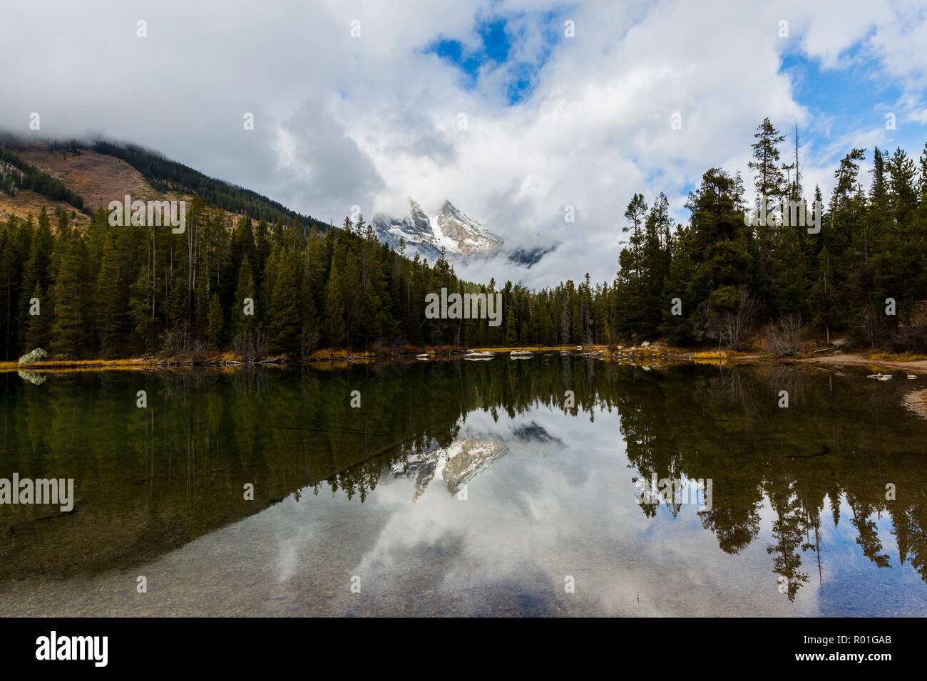 String lake mountains grand teton hi-res stock photography and images ...