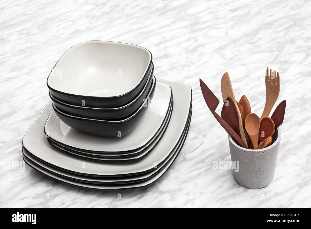 Kitchen restaurant utensils plates hi-res stock photography and images ...
