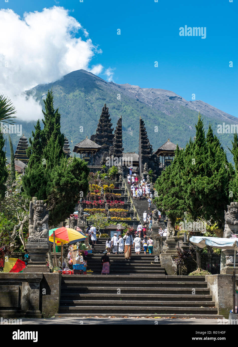 Indonesian traditional clothing hi-res stock photography and images - Alamy
