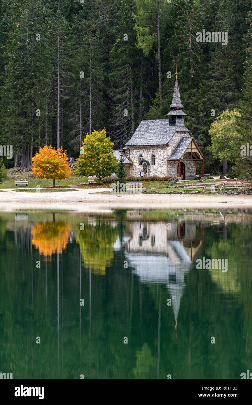 Chapel at Lake Prags, Lago di Lake Prags, Lake Prags Valley, Lake Prags ...