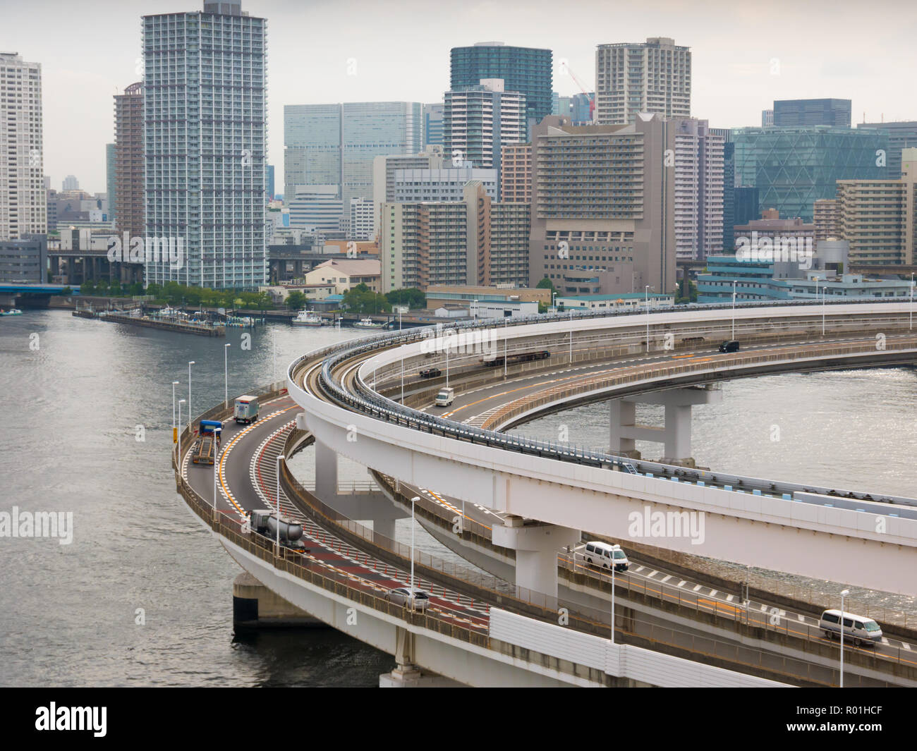 Loop line rainbow bridge tokyo japan hi-res stock photography and ...