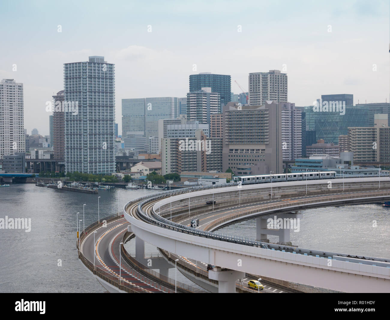 Loop line rainbow bridge tokyo japan hi-res stock photography and ...