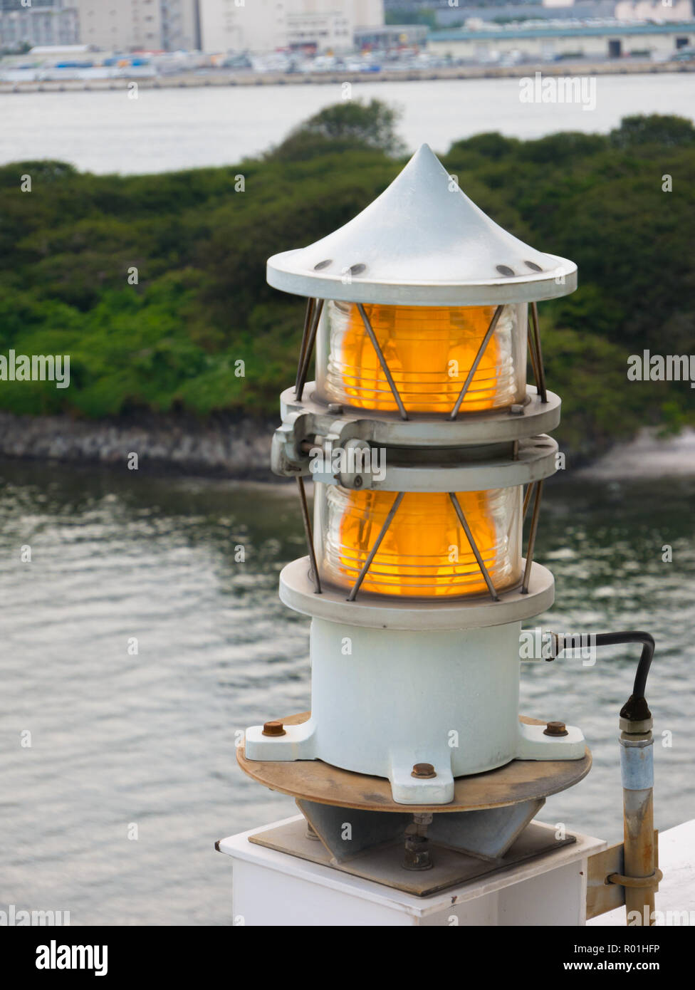 Aircraft warning light building hi-res stock photography and images - Alamy