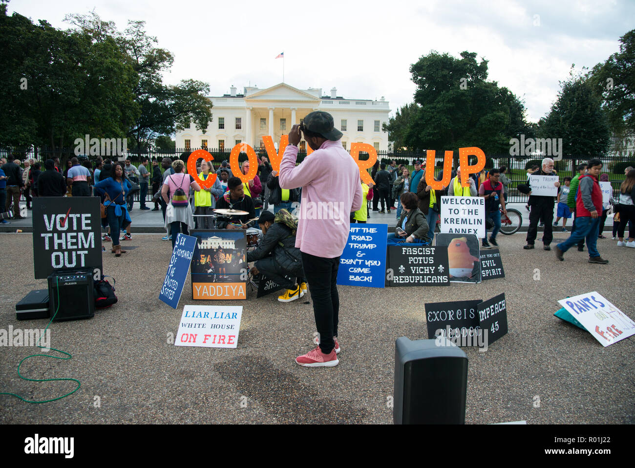 black man in front of protest signs at the White House Stock Photo - Alamy