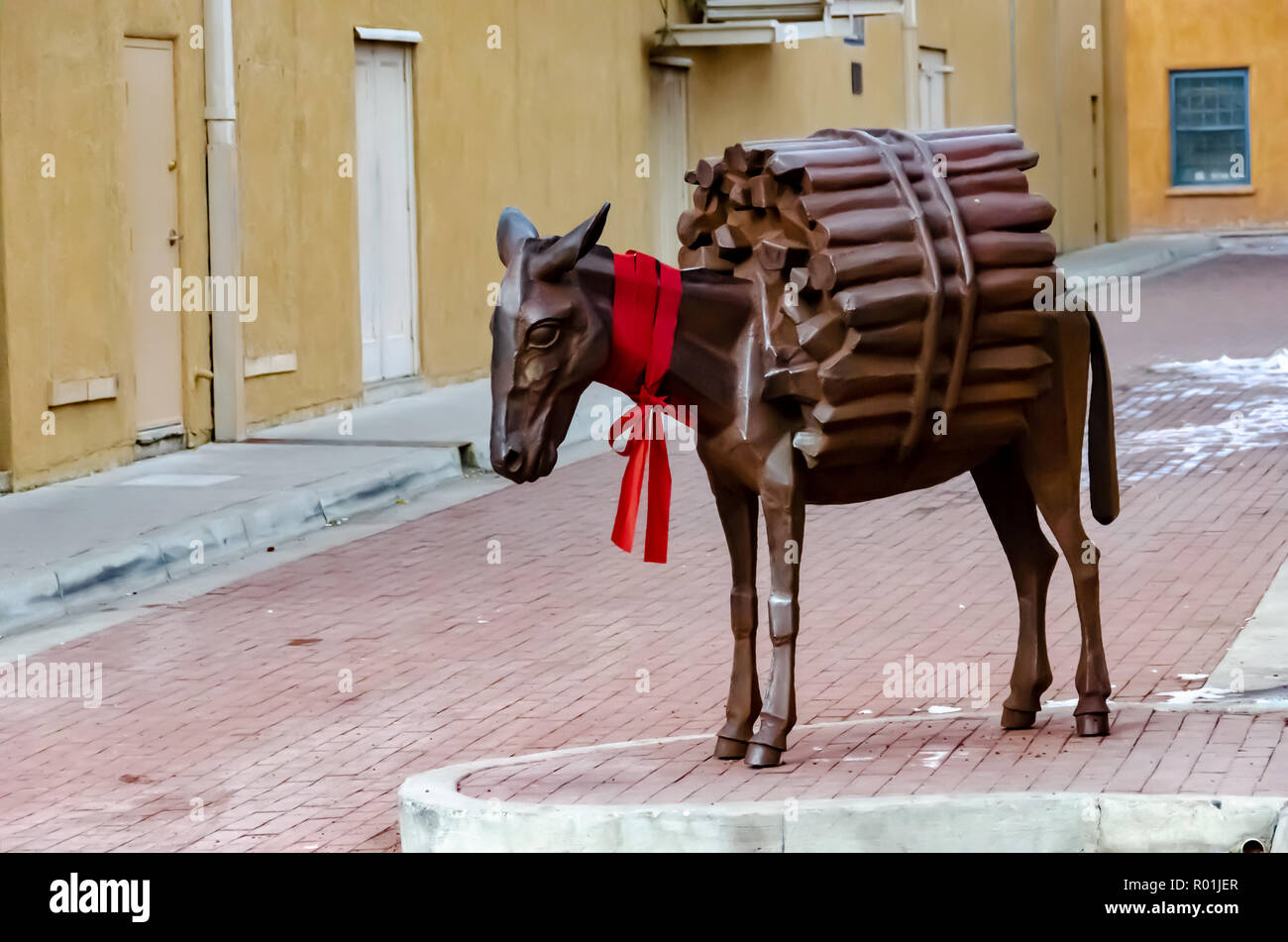 Bronze burro sculpture hi-res stock photography and images - Alamy