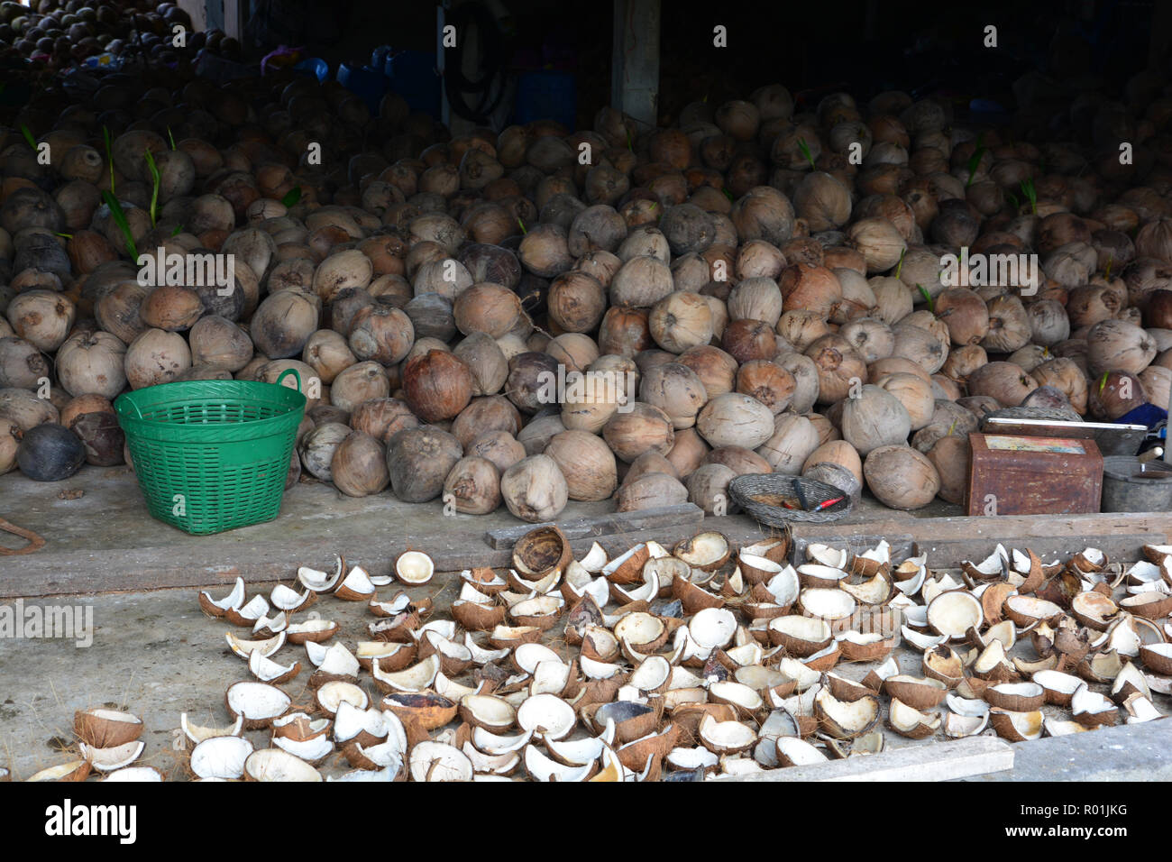 Coconut sales hi-res stock photography and images - Alamy