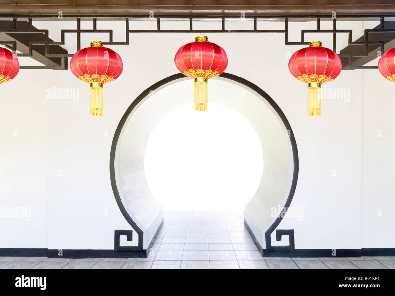 Moon gate hi-res stock photography and images - Alamy