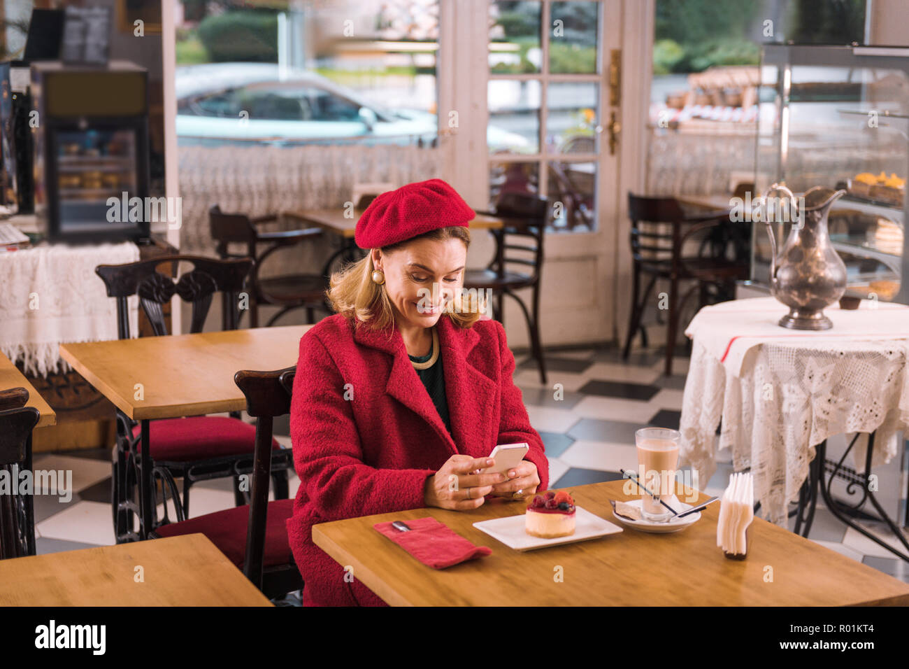 Lady in waiting hi-res stock photography and images - Alamy