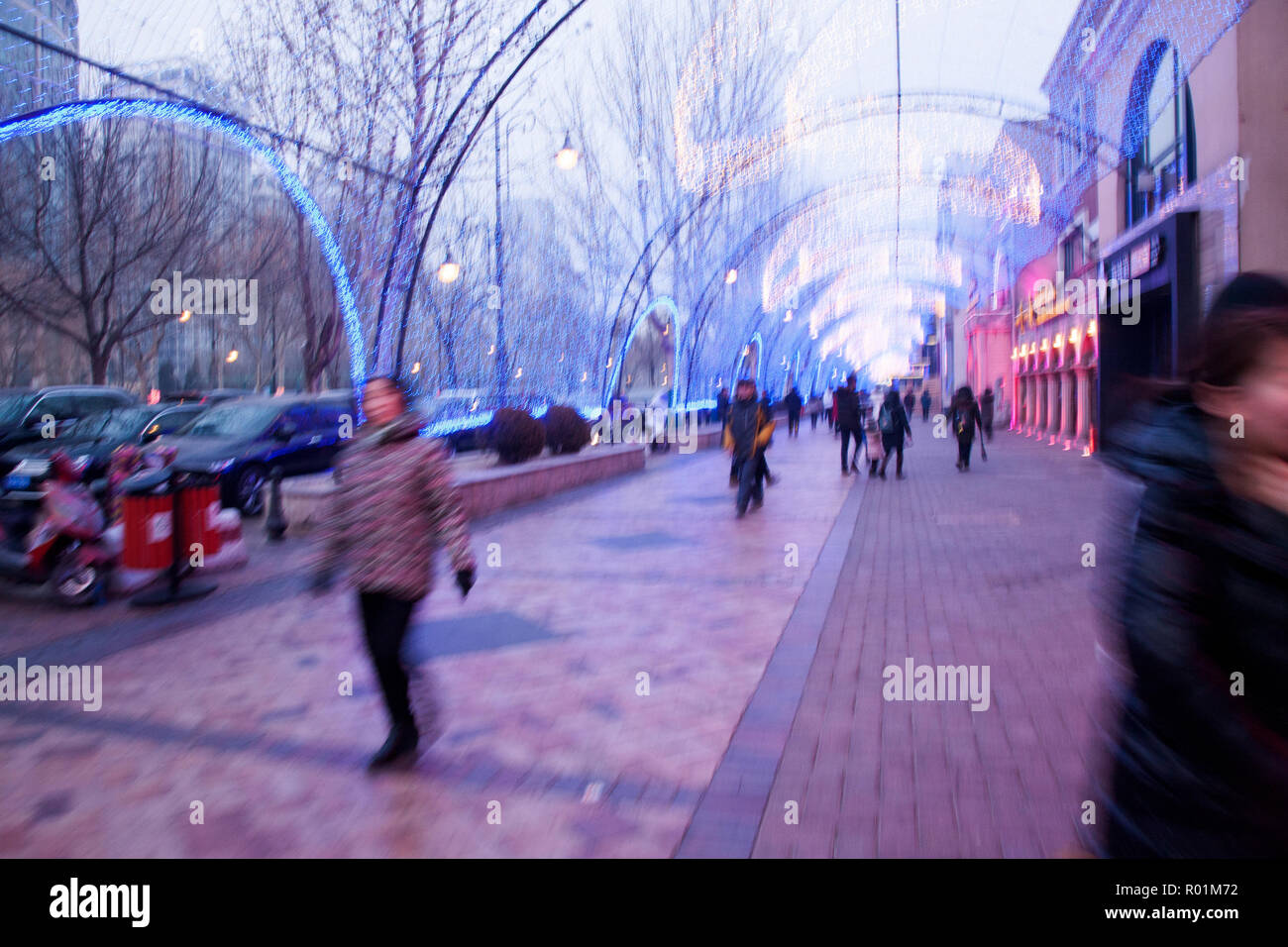 Figure with shadow alley hi-res stock photography and images - Alamy
