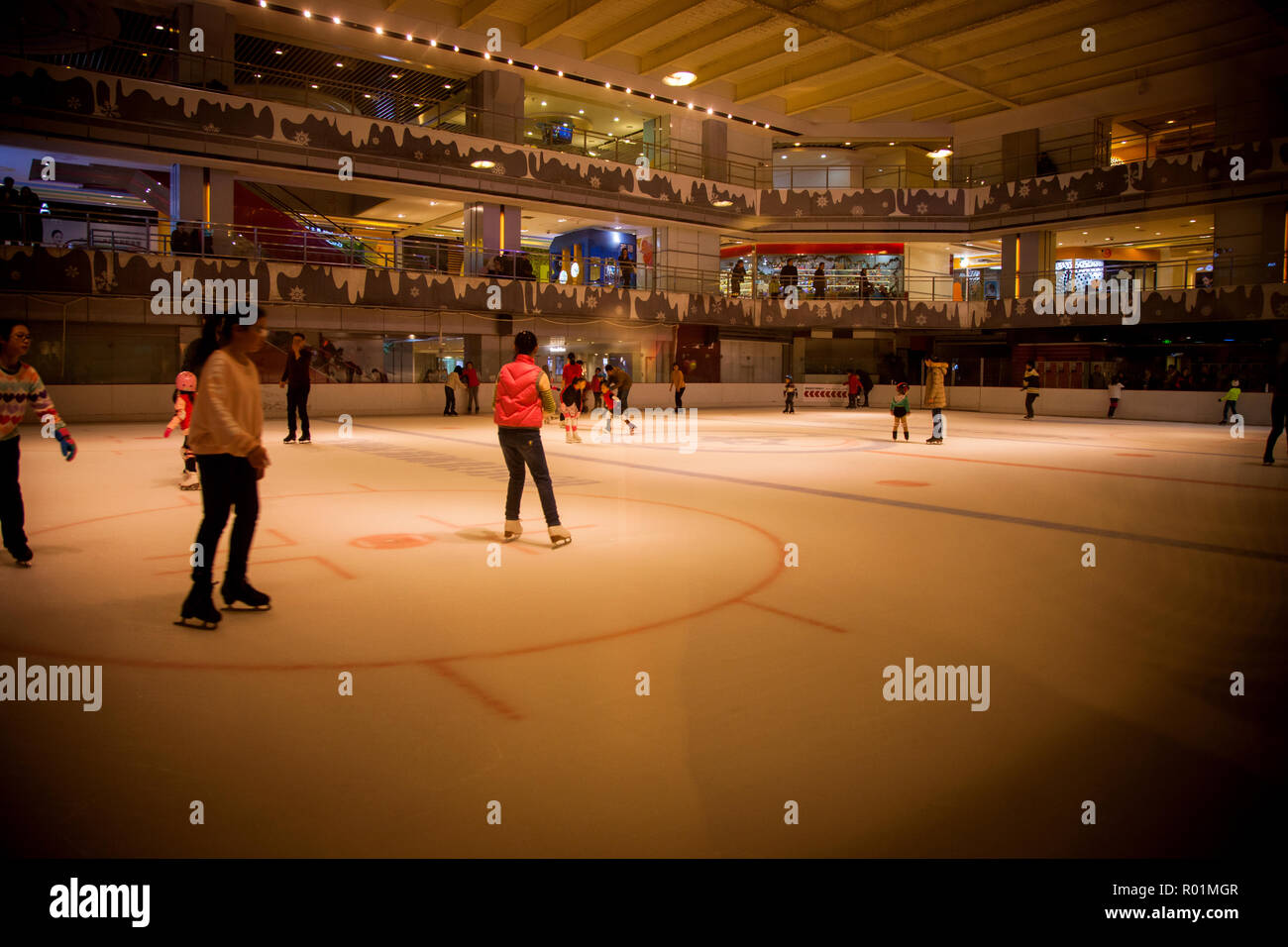 Ice skating on large rink hi-res stock photography and images - Alamy