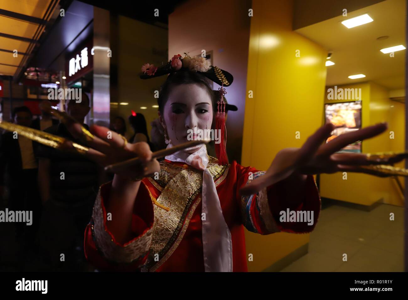 Hong Kong, . 31st Oct, 2018. Woman dressed as Chinese Female Zombie in ...