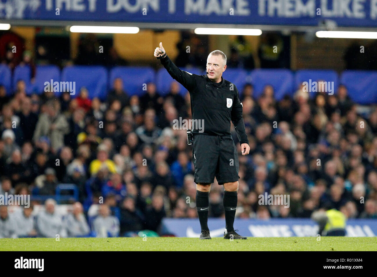 Soccer football thumbs up hi-res stock photography and images - Alamy