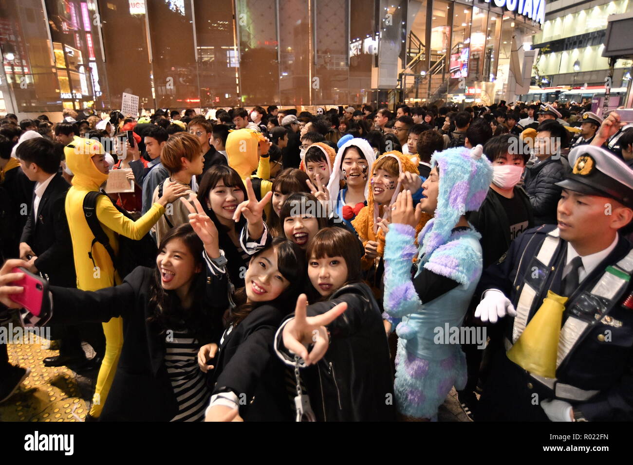Shibuya, Tokyo, Japan. 31st Oct, 2018. People in costume celebrate ...