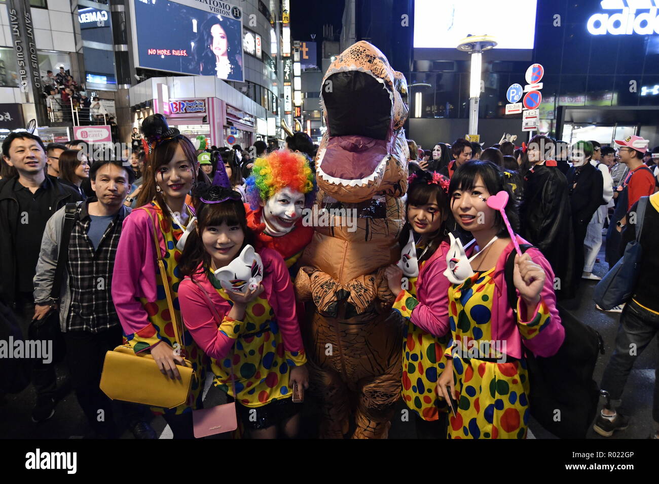 Shibuya, Tokyo, Japan. 31st Oct, 2018. People in costume celebrate ...