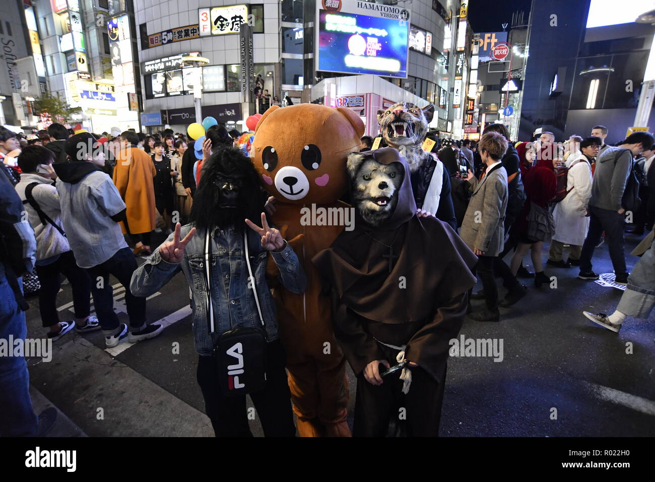 Shibuya, Tokyo, Japan. 31st Oct, 2018. People in costume celebrate ...