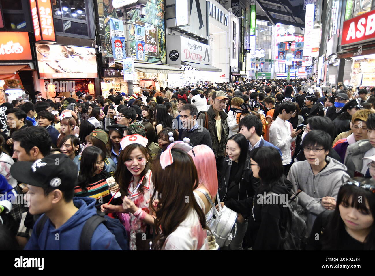 Shibuya, Tokyo, Japan. 31st Oct, 2018. People in costume celebrate ...