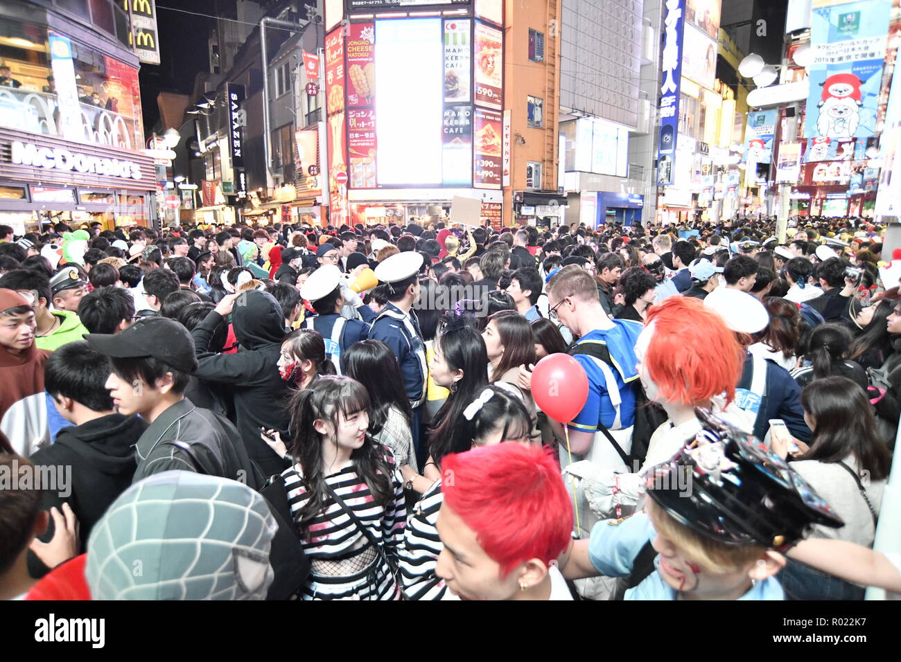 Shibuya, Tokyo, Japan. 31st Oct, 2018. People in costume celebrate ...