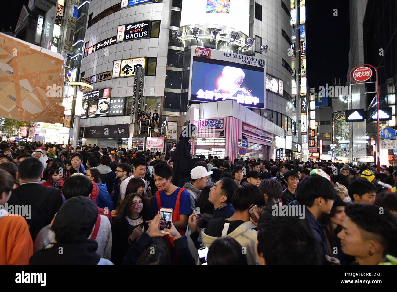 Shibuya, Tokyo, Japan. 31st Oct, 2018. People in costume celebrate ...