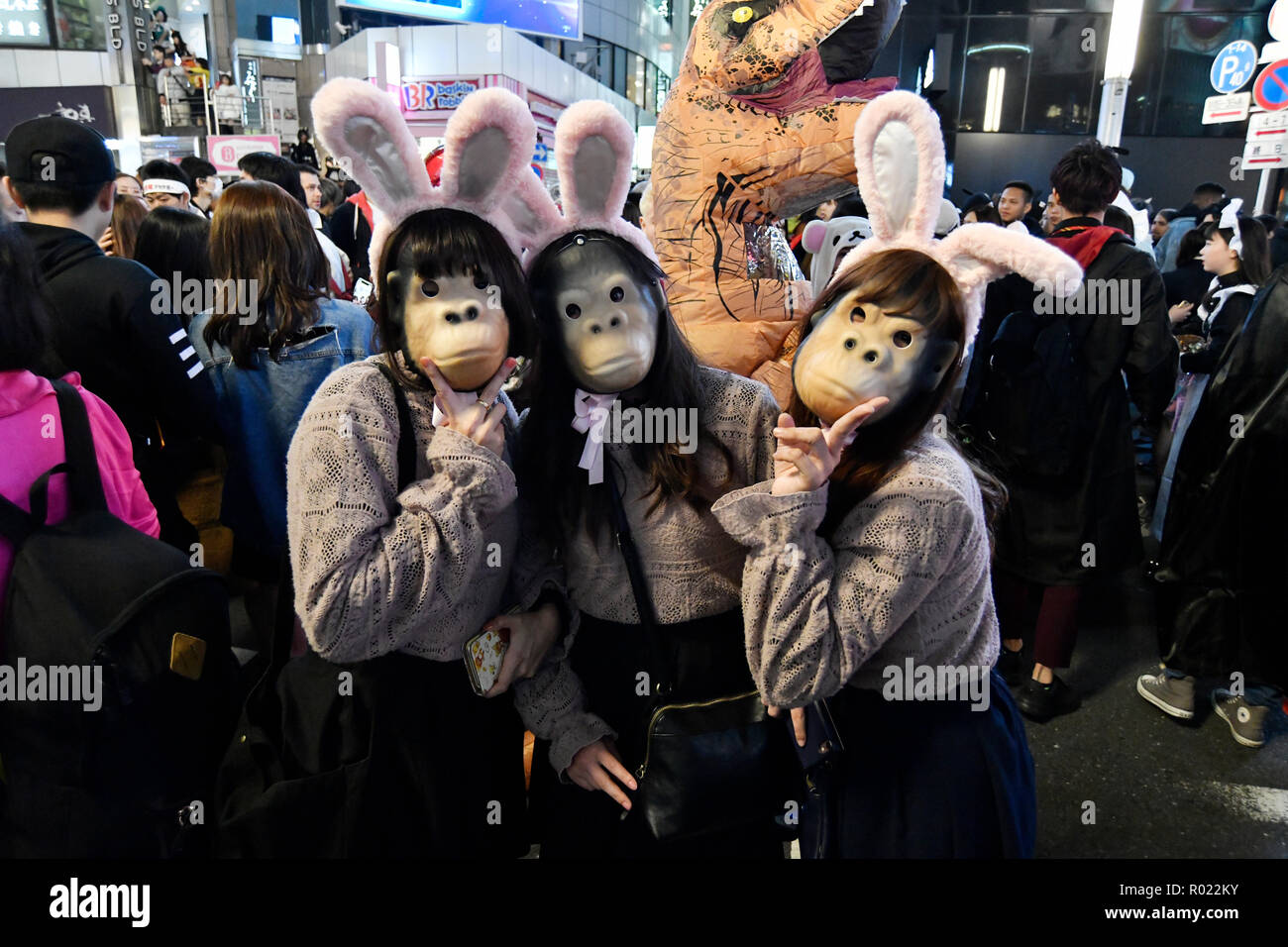 Shibuya, Tokyo, Japan. 31st Oct, 2018. People in costume celebrate ...