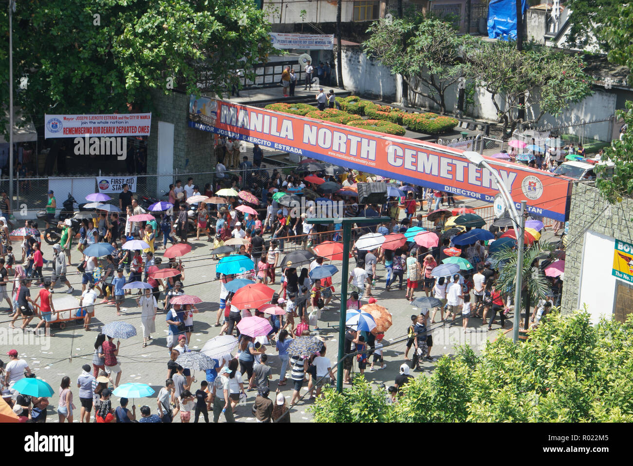 Living in manila north cemetery hi-res stock photography and images - Alamy