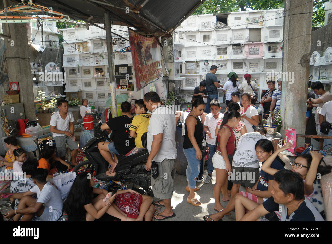 Living in manila north cemetery hi-res stock photography and images - Alamy