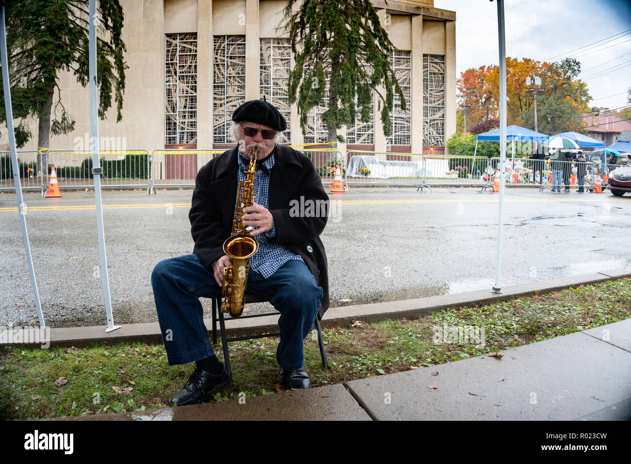 Pittsburgh, PA, USA. 31st Oct, 2018. Richie Cole paying his respects to ...