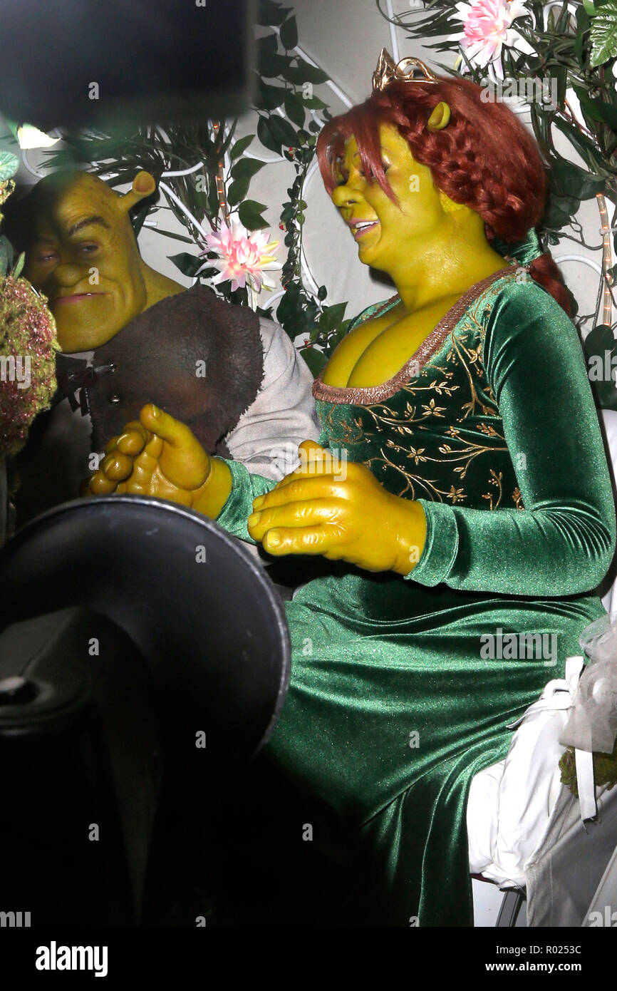 Tom Kaulitz and Heidi Klum dressed up as Fiona and Shrek at her annual ...