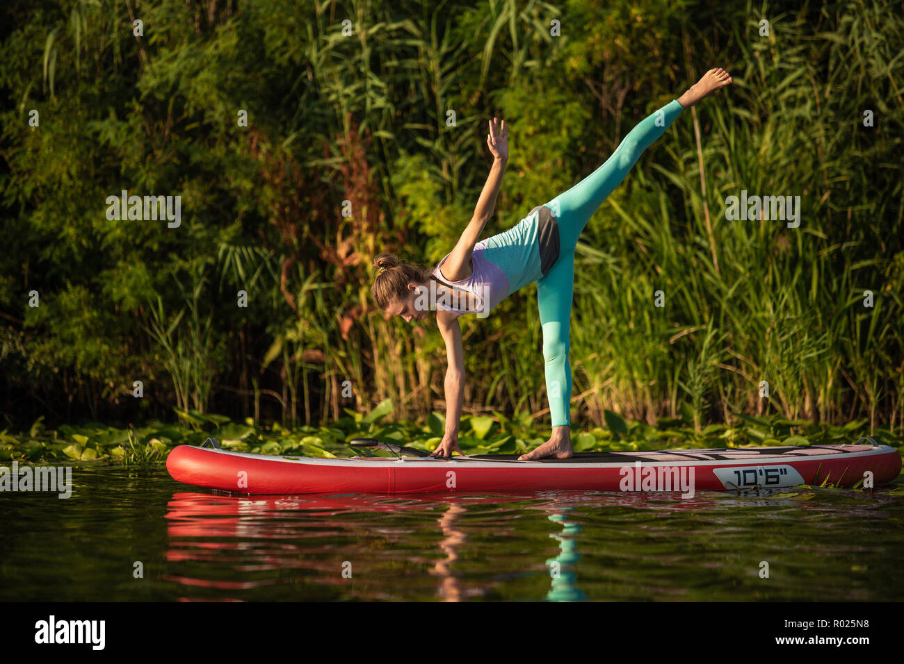 Silhouette girl doing handstand on hi-res stock photography and images - Alamy