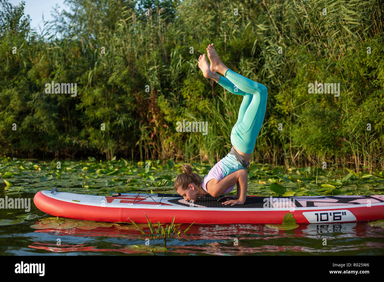 Silhouette girl doing handstand on hi-res stock photography and images - Alamy